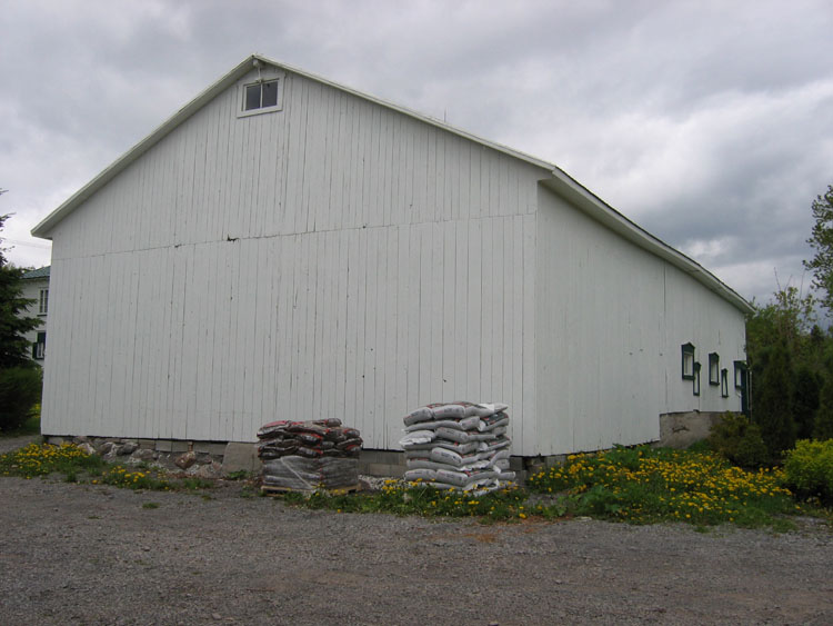 Toit à avant-toit droit